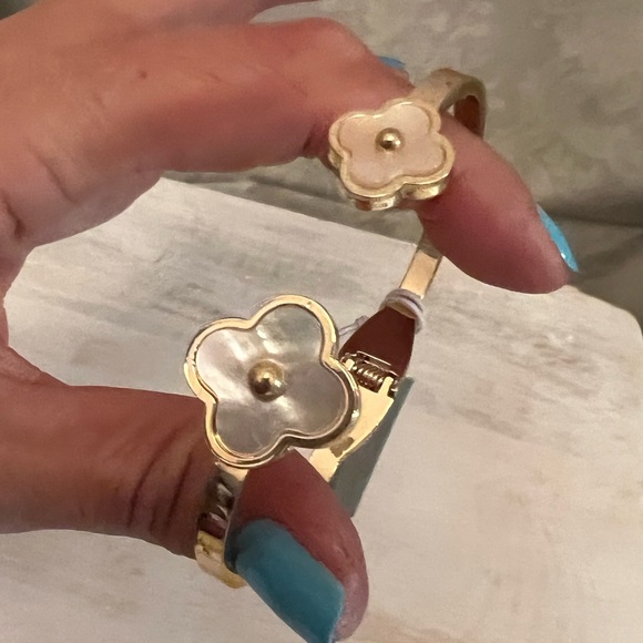 Atterri | Jewelry | Atterri Clover Bracelet | Poshmark